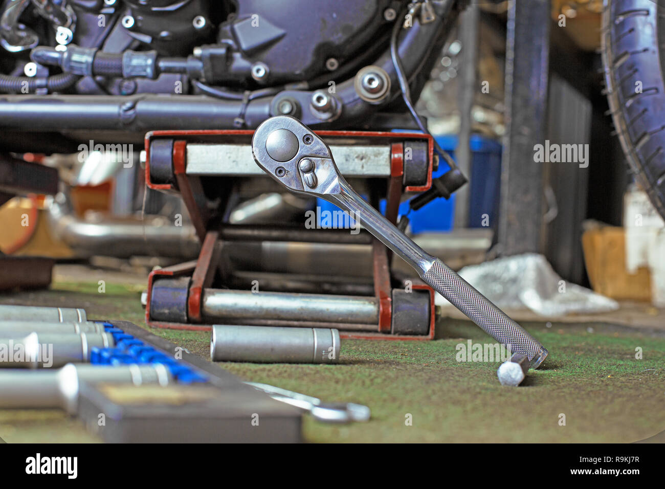 Engine block on workbench hi-res stock photography and images - Alamy