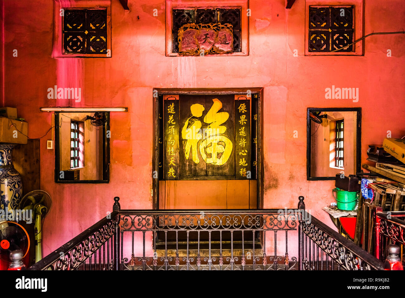 Beautiful mysterious interior at Jade Emperor Pagoda, Ho Chi Minh City ...
