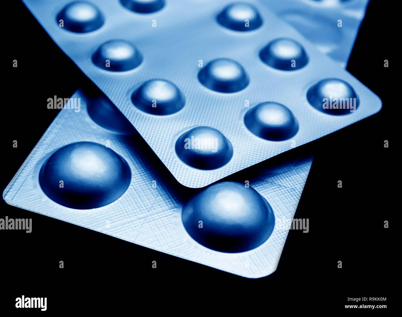 Various capsules tablets container hi-res stock photography and images ...