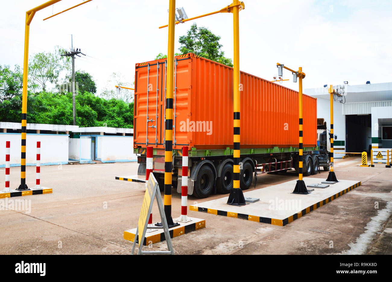 X ray inspection cargo hi-res stock photography and images - Alamy