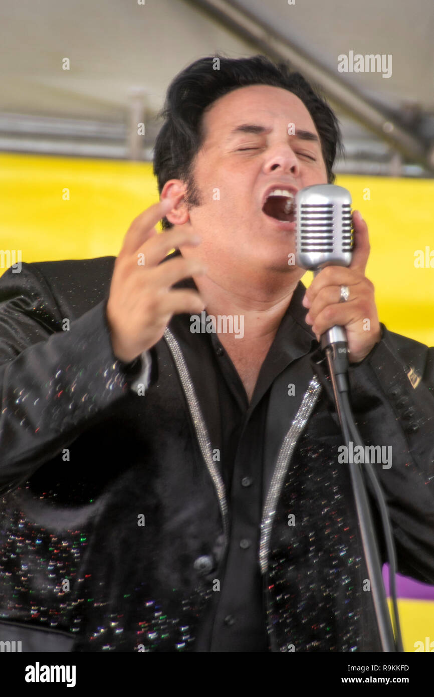 Costumed impersonator hi-res stock photography and images - Alamy