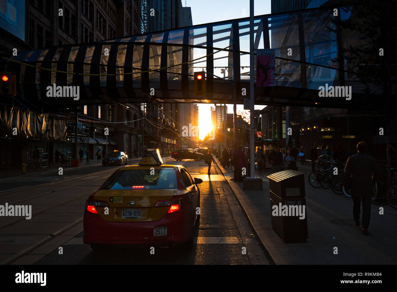 Queen and yonge street hi-res stock photography and images - Alamy