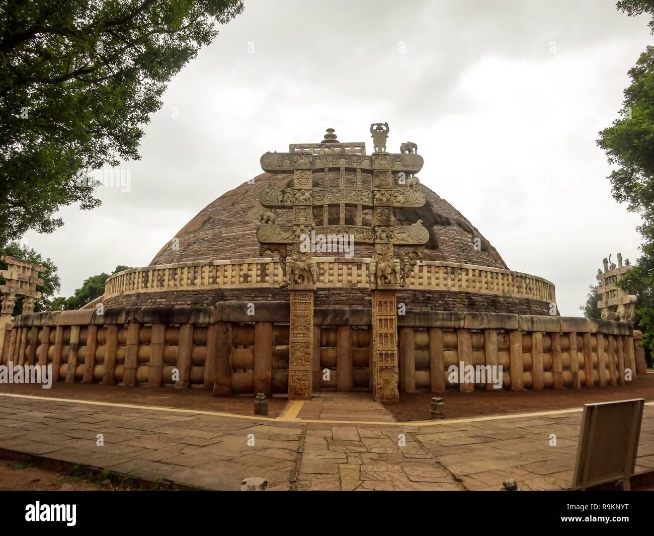 Great stupa of sanchi hi-res stock photography and images - Alamy