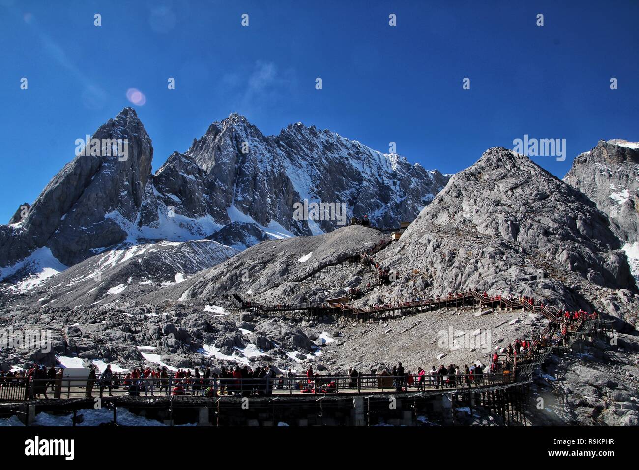 Snowmountain hi-res stock photography and images - Alamy
