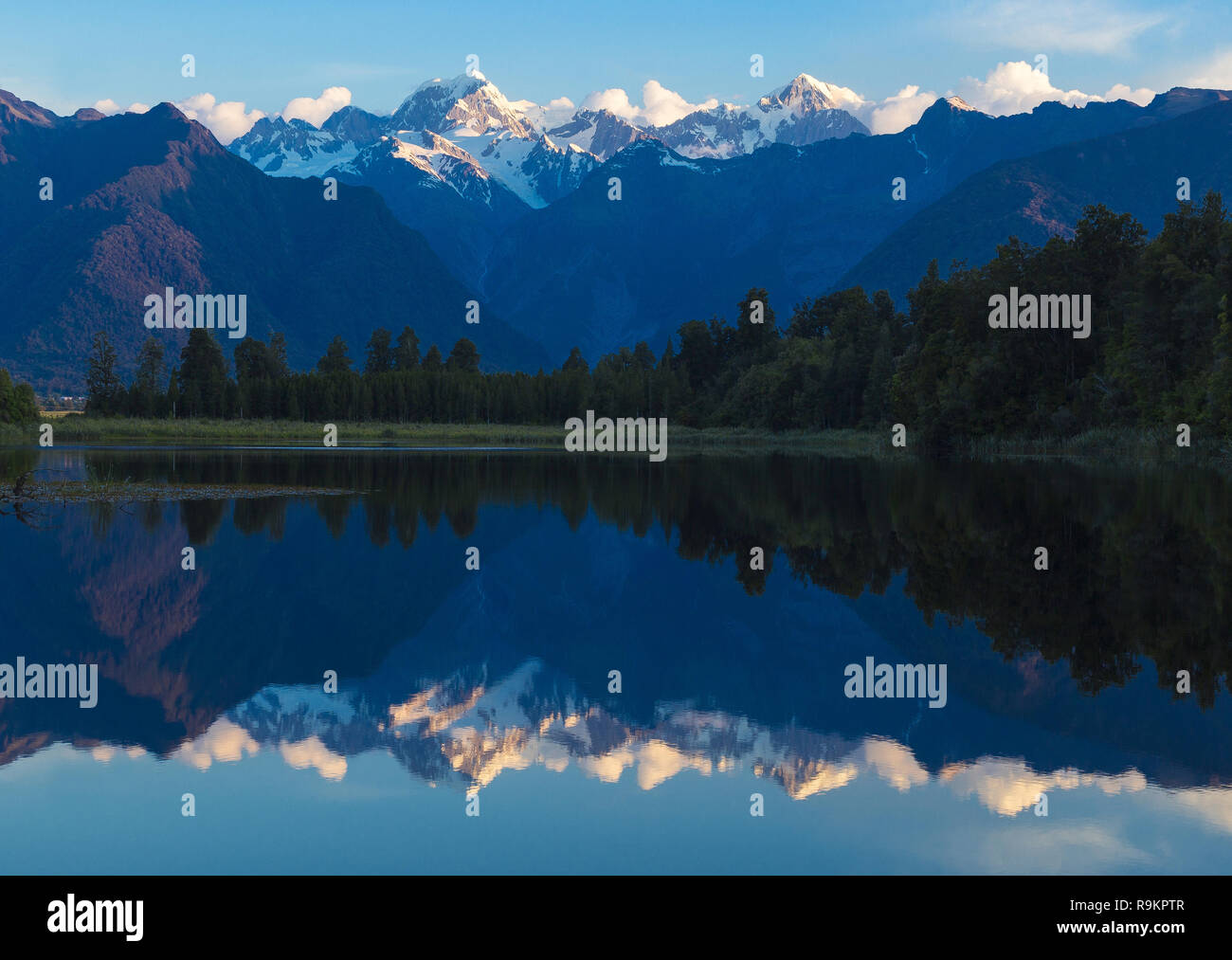 Jinghu hi-res stock photography and images - Alamy