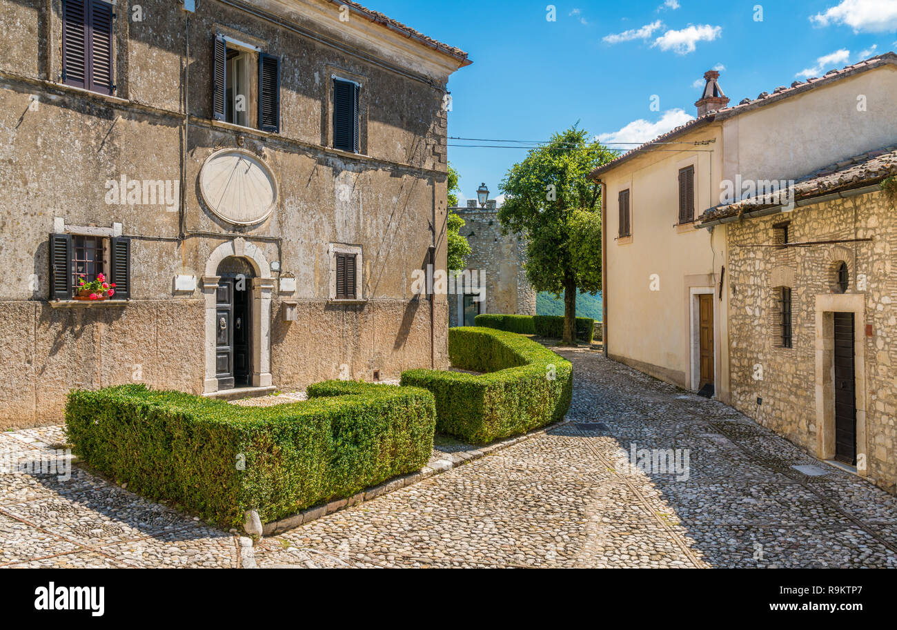Italian walled village hi-res stock photography and images - Alamy
