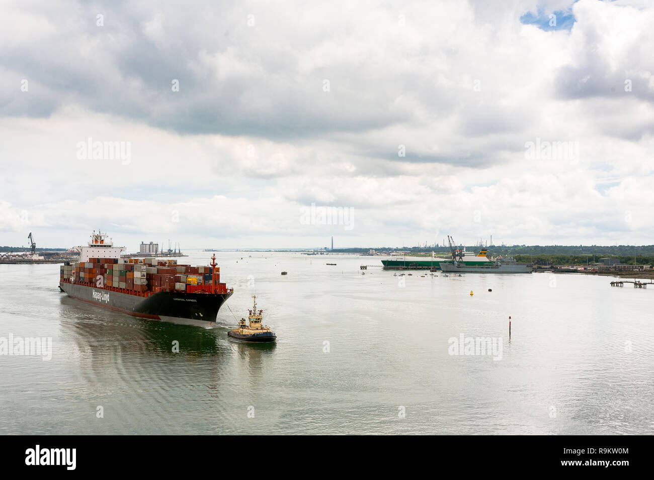 Container ships arriving uk hi-res stock photography and images - Alamy