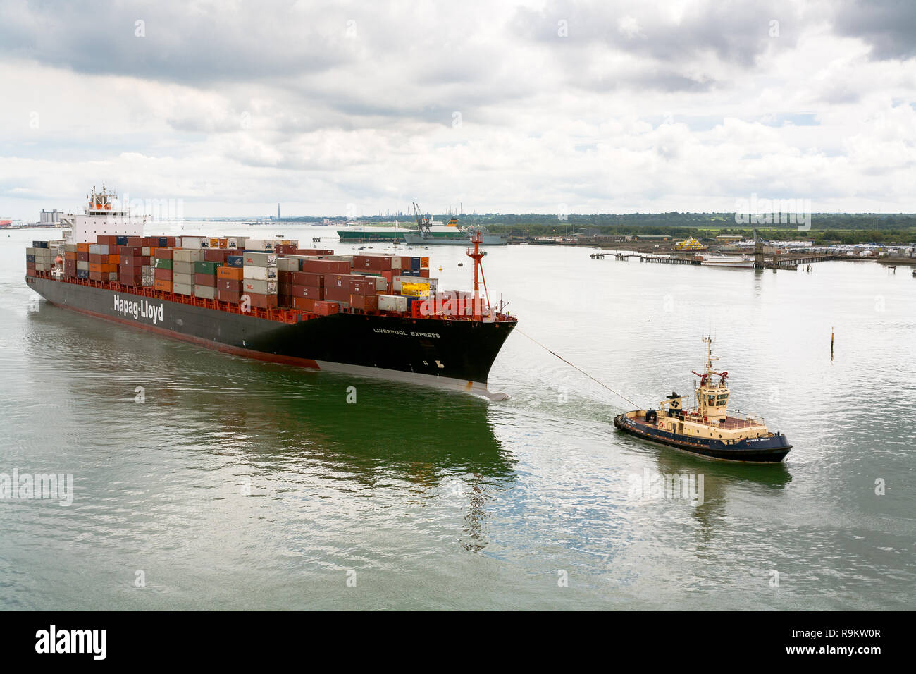Container ship "Liverpool Express" arriving Southampton Container ...