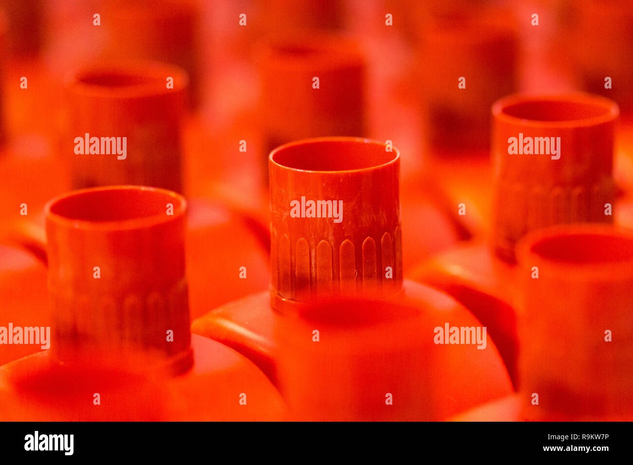 Plastic bottle top tops hi-res stock photography and images - Alamy