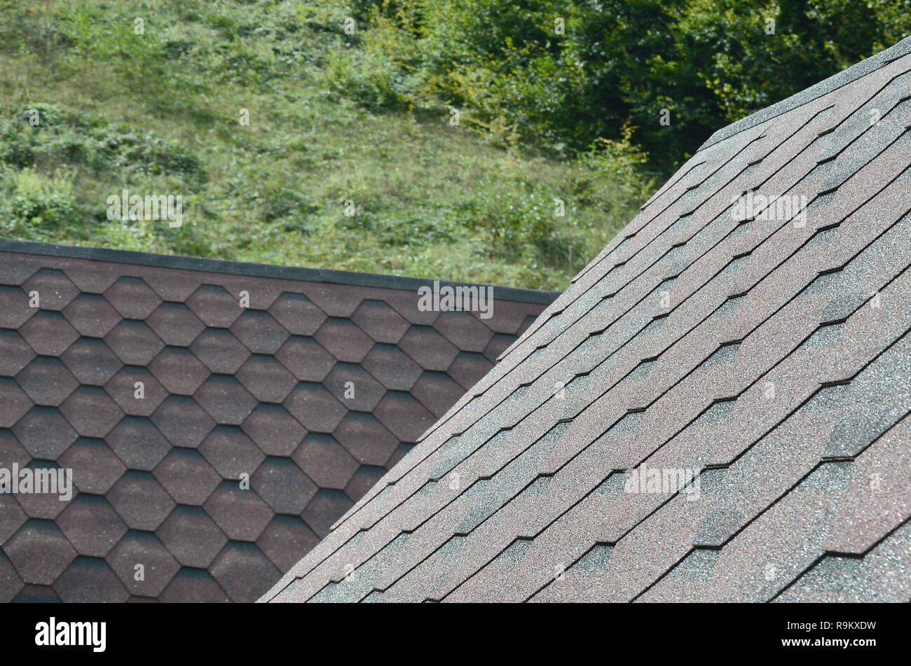 Closeup bitumen shingle roof pattern hi-res stock photography and ...