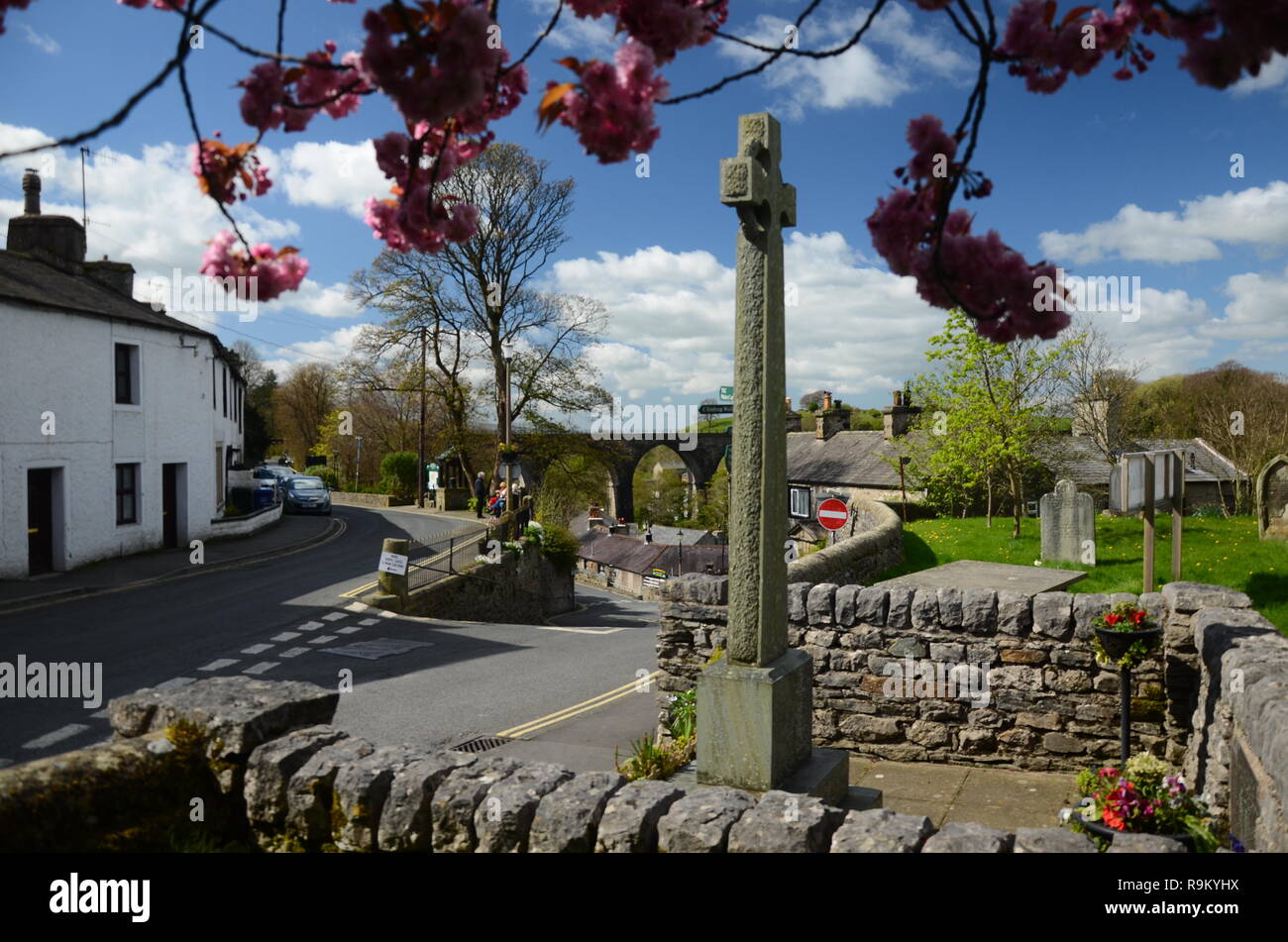 Ingleton village north yorkshire hi-res stock photography and images ...