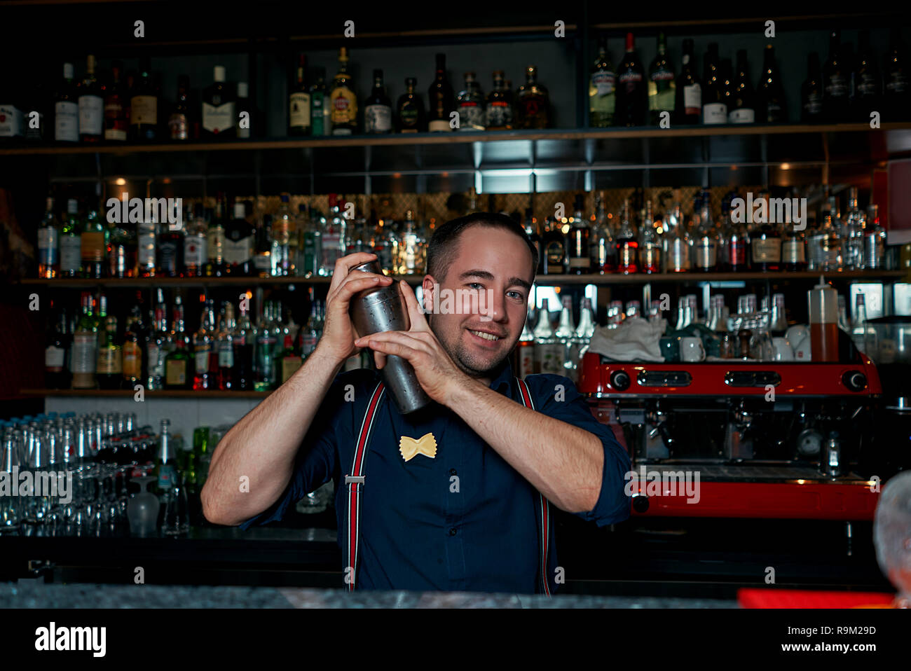 Mixing drinks party hi-res stock photography and images - Alamy