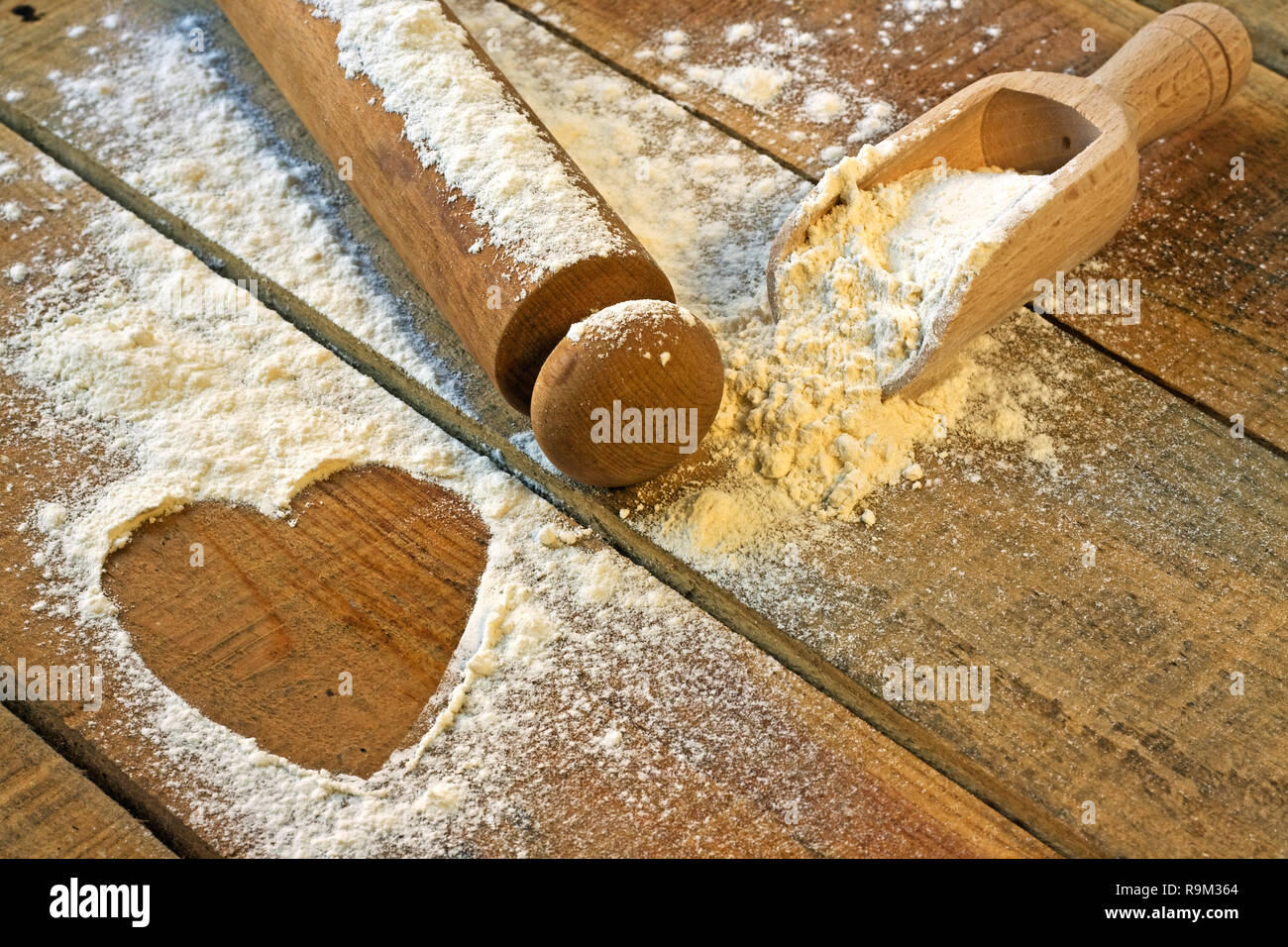 flour, rolling pin and heart with wood background Stock Photo - Alamy
