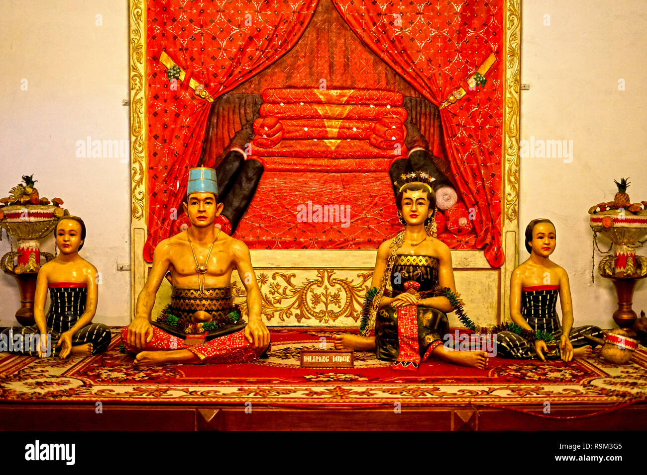 Keraton Solo Palace, Mariage Statue, Surakarta, Central Java, Indonesia ...