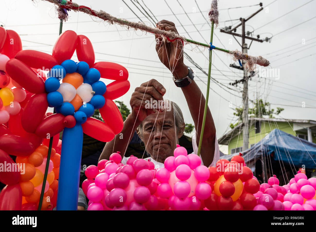 Man selling balloons hi-res stock photography and images - Alamy
