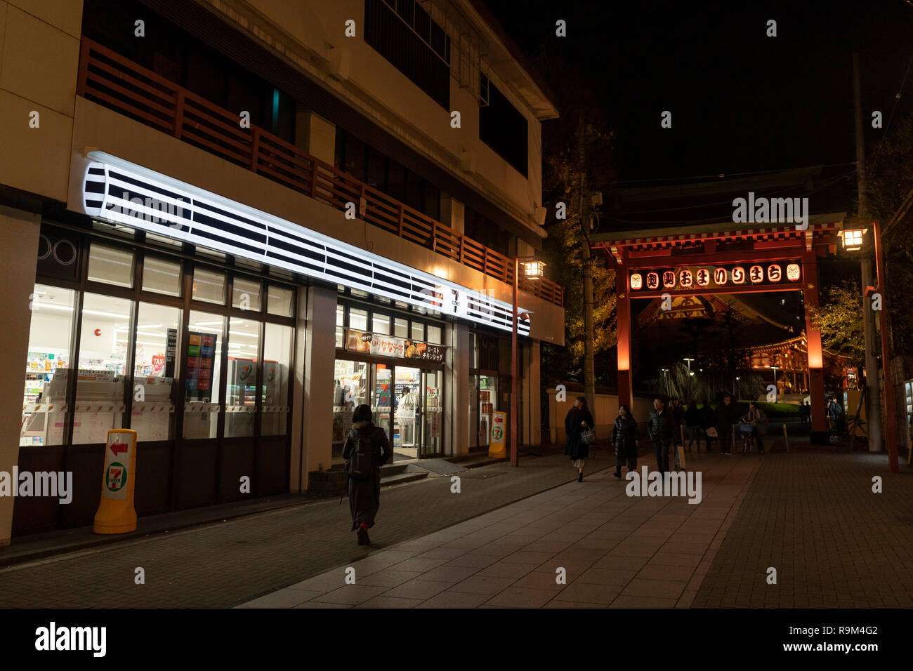 Convenience store designed for consideration of scenery, Taito-Ku ...
