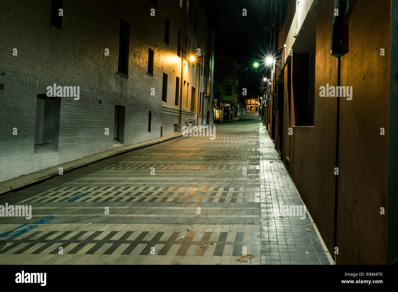 Back alley night hi-res stock photography and images - Alamy