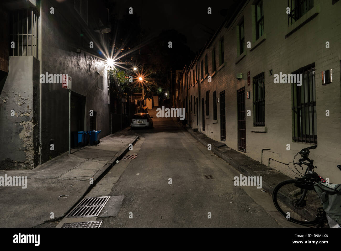 Alley dark bin hi-res stock photography and images - Alamy