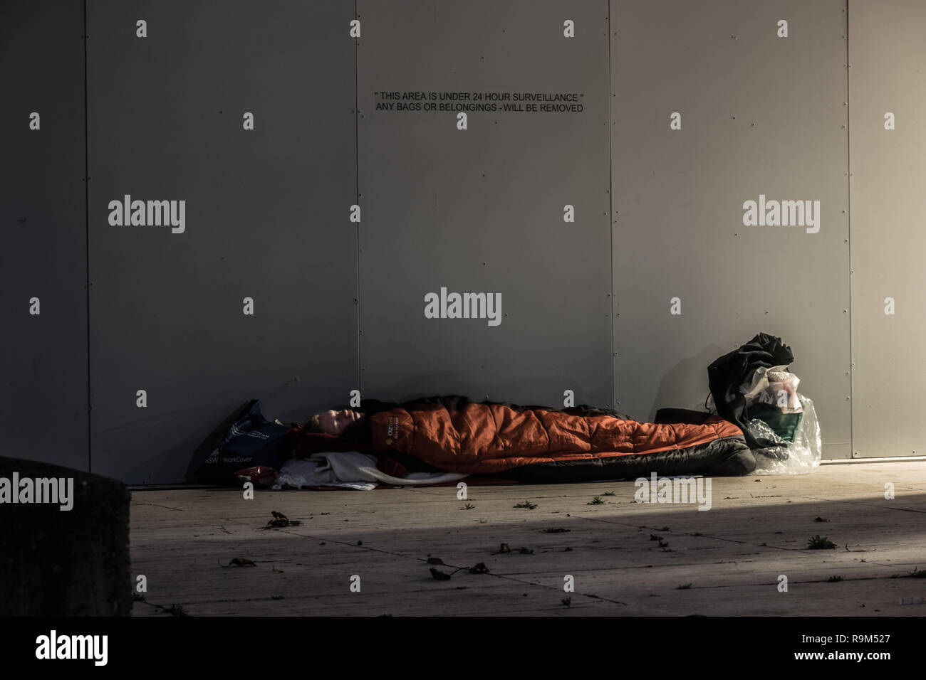 homeless man asleep and cold Stock Photo - Alamy