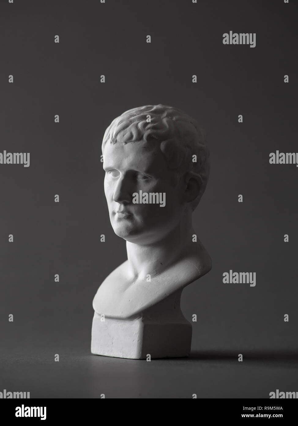 Plaster figures hi-res stock photography and images - Alamy