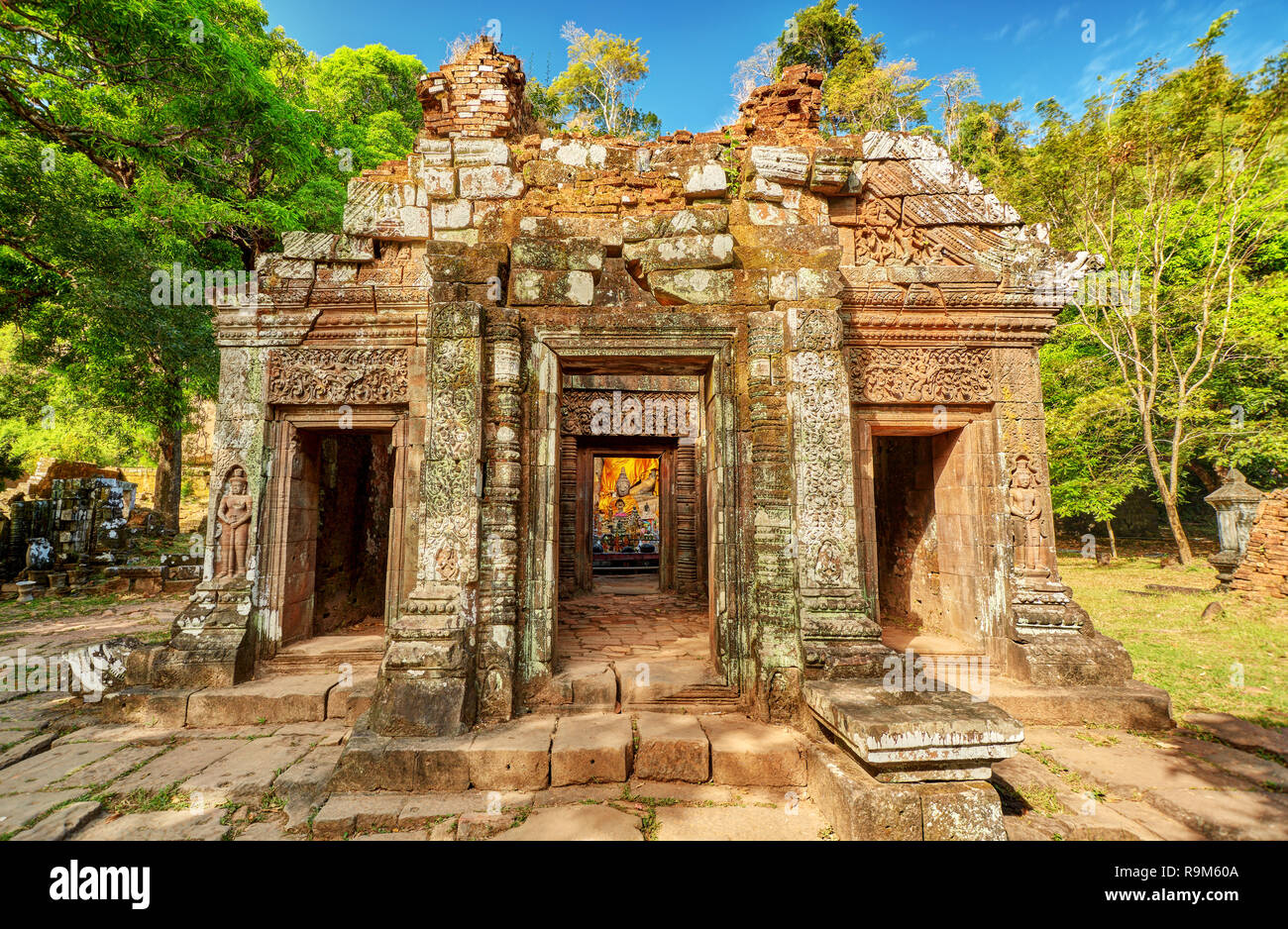 The vat phou temple hi-res stock photography and images - Alamy