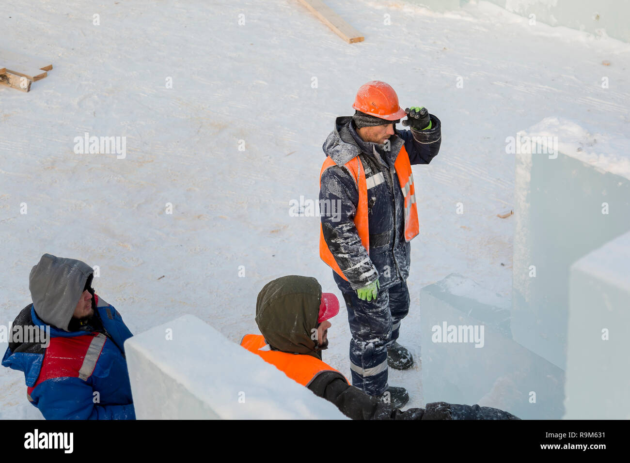 Ice camp workers hi-res stock photography and images - Alamy