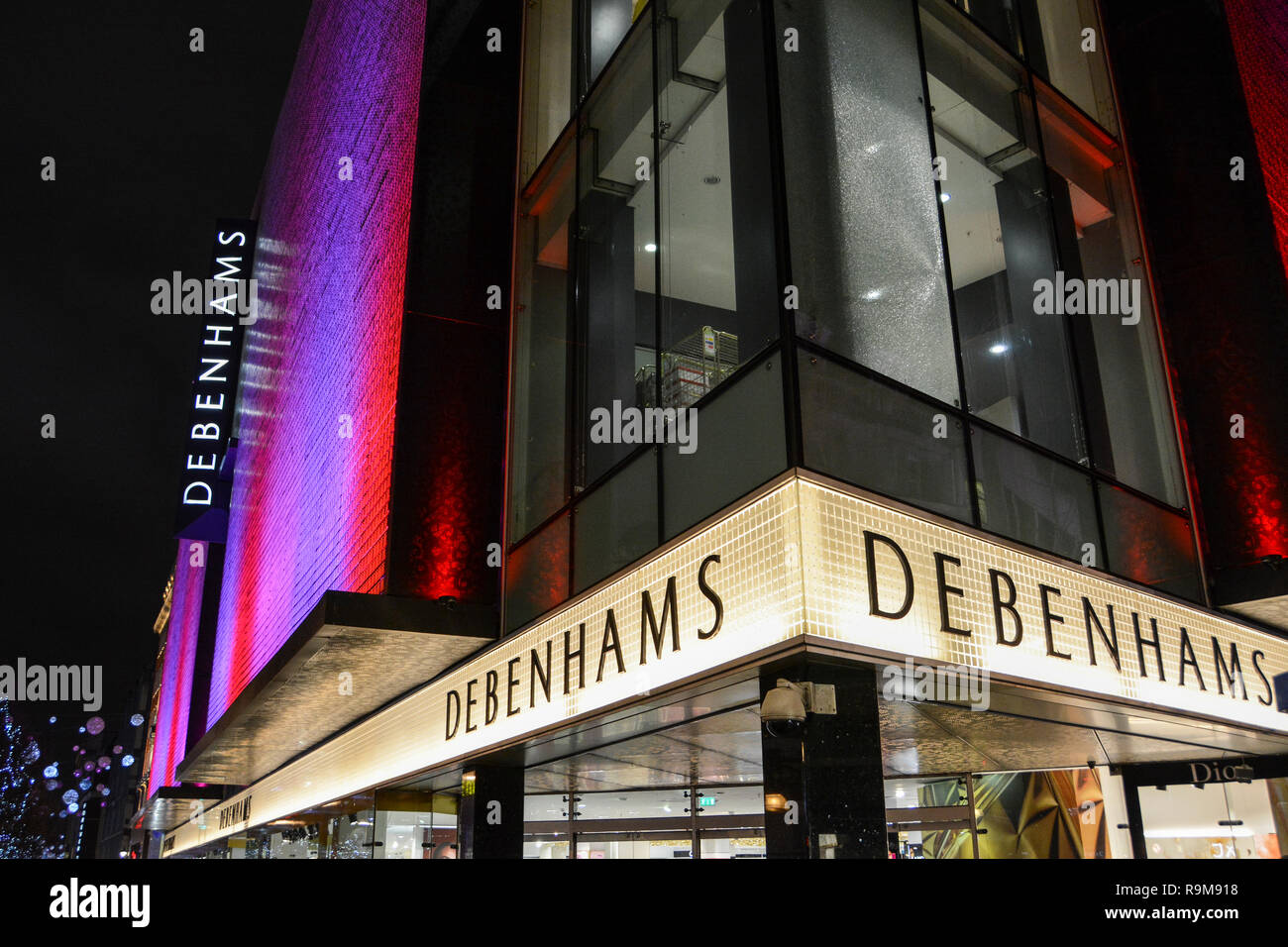 Debenhams building hi-res stock photography and images - Alamy