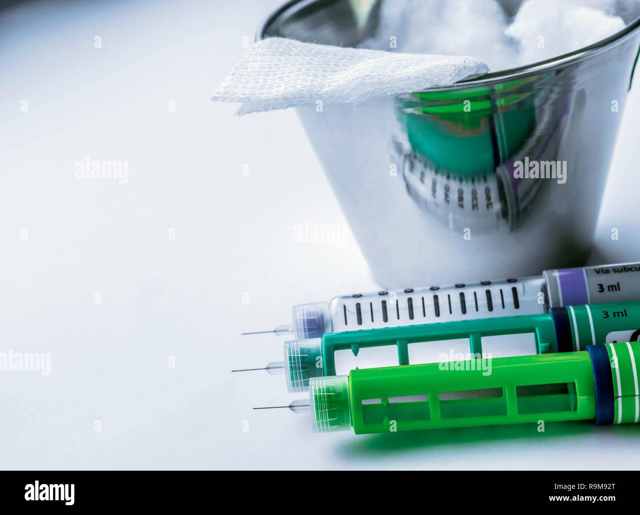 Insulin injection needle or pen for use by diabetics Stock Photo - Alamy