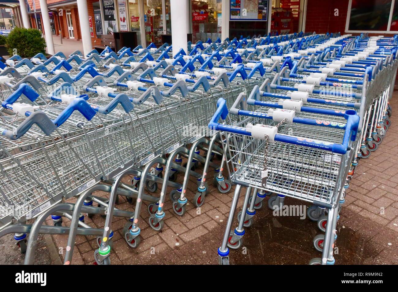 Tesco supermarket shopping trolleys hi-res stock photography and images ...