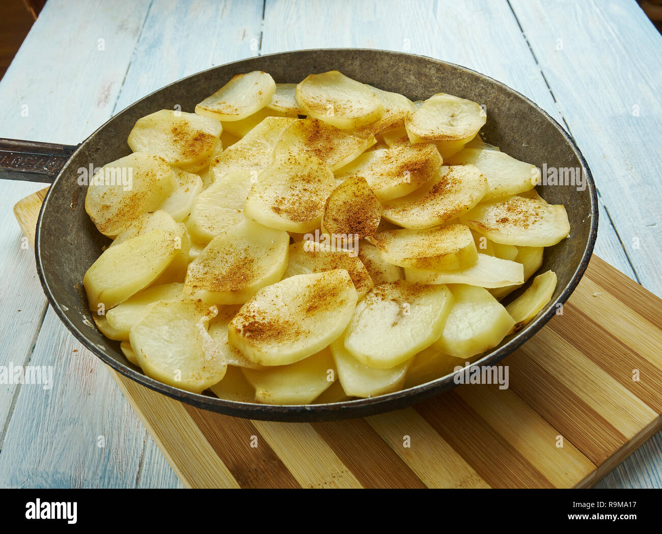 Onion cake hi-res stock photography and images - Alamy