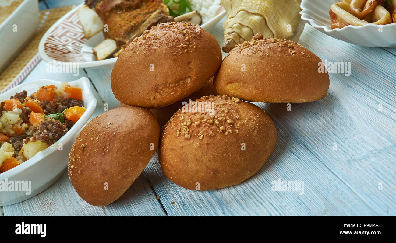 Pandesal, common bread roll , Filipino cuisine, Traditional assorted ...