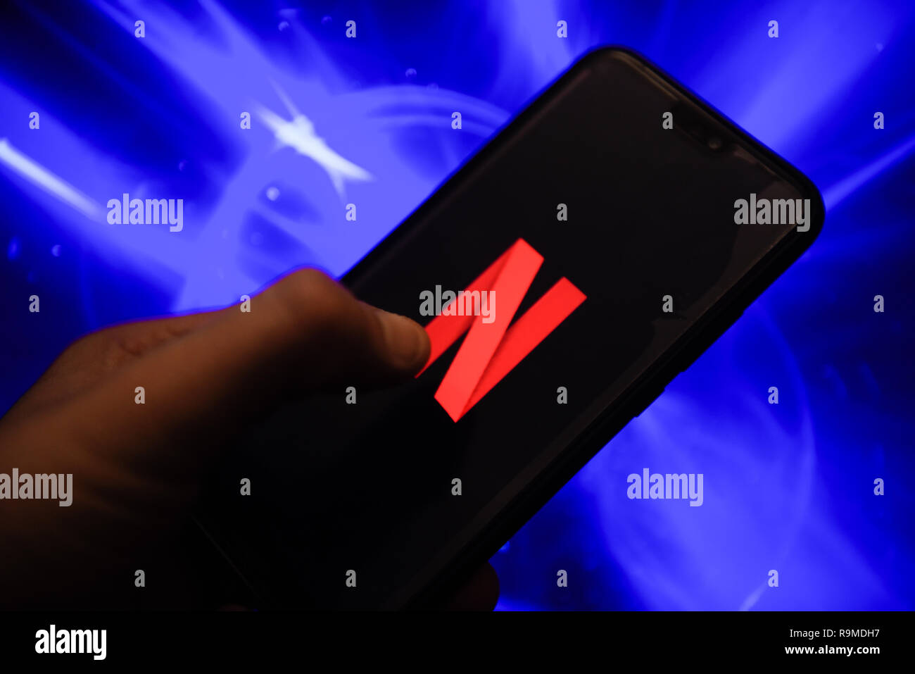 Netflix logo mobile hi-res stock photography and images - Alamy