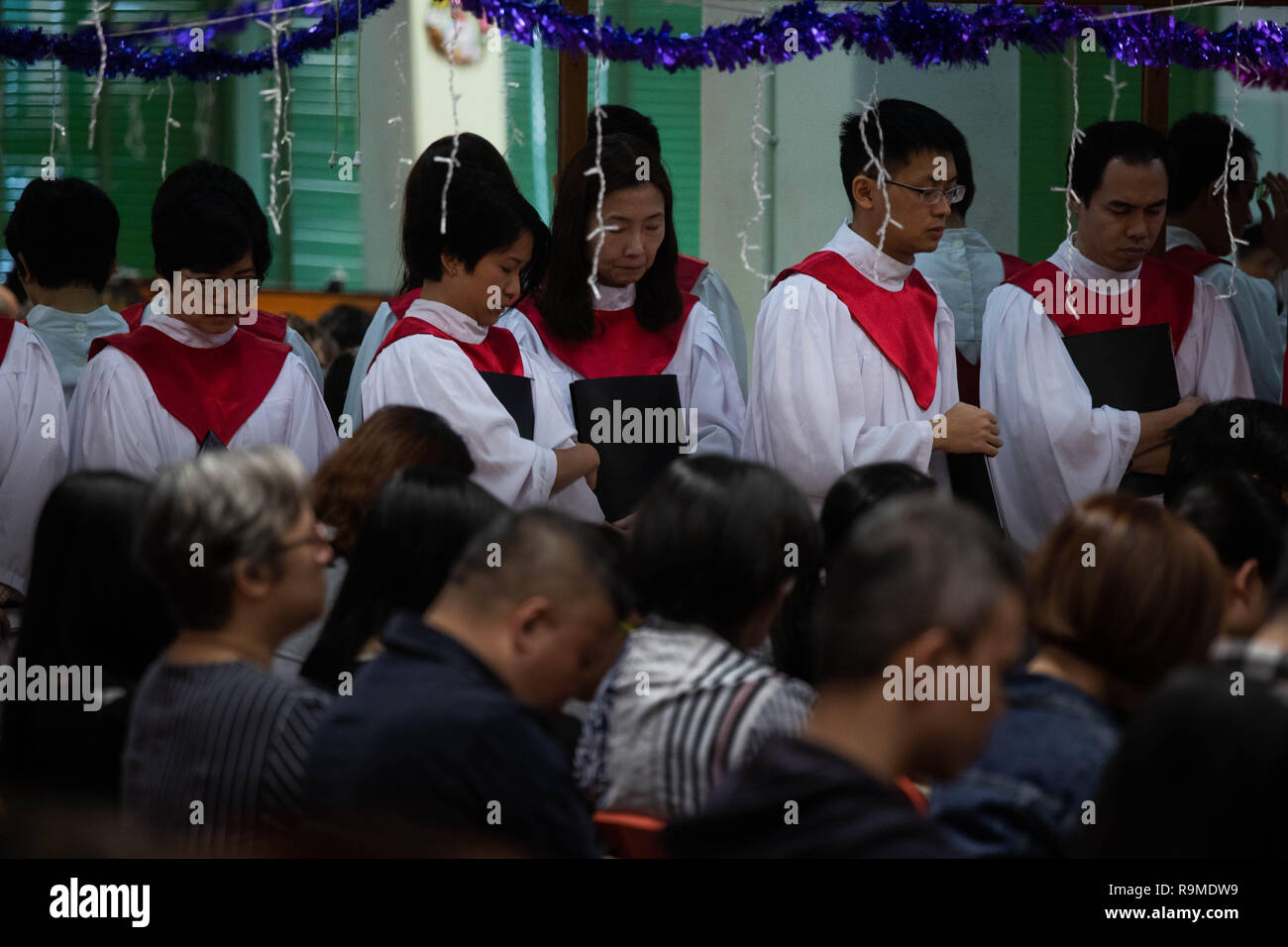 Christmas church service hi-res stock photography and images - Alamy