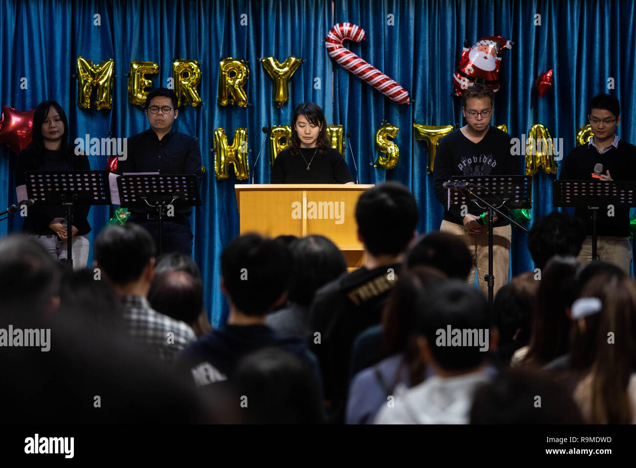 Christmas church service hi-res stock photography and images - Alamy