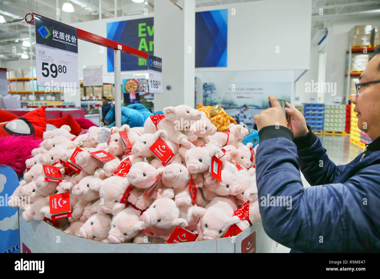 December 25, 2018 - Nantong, Nantong, China - Nantong,CHINA-A new store ...