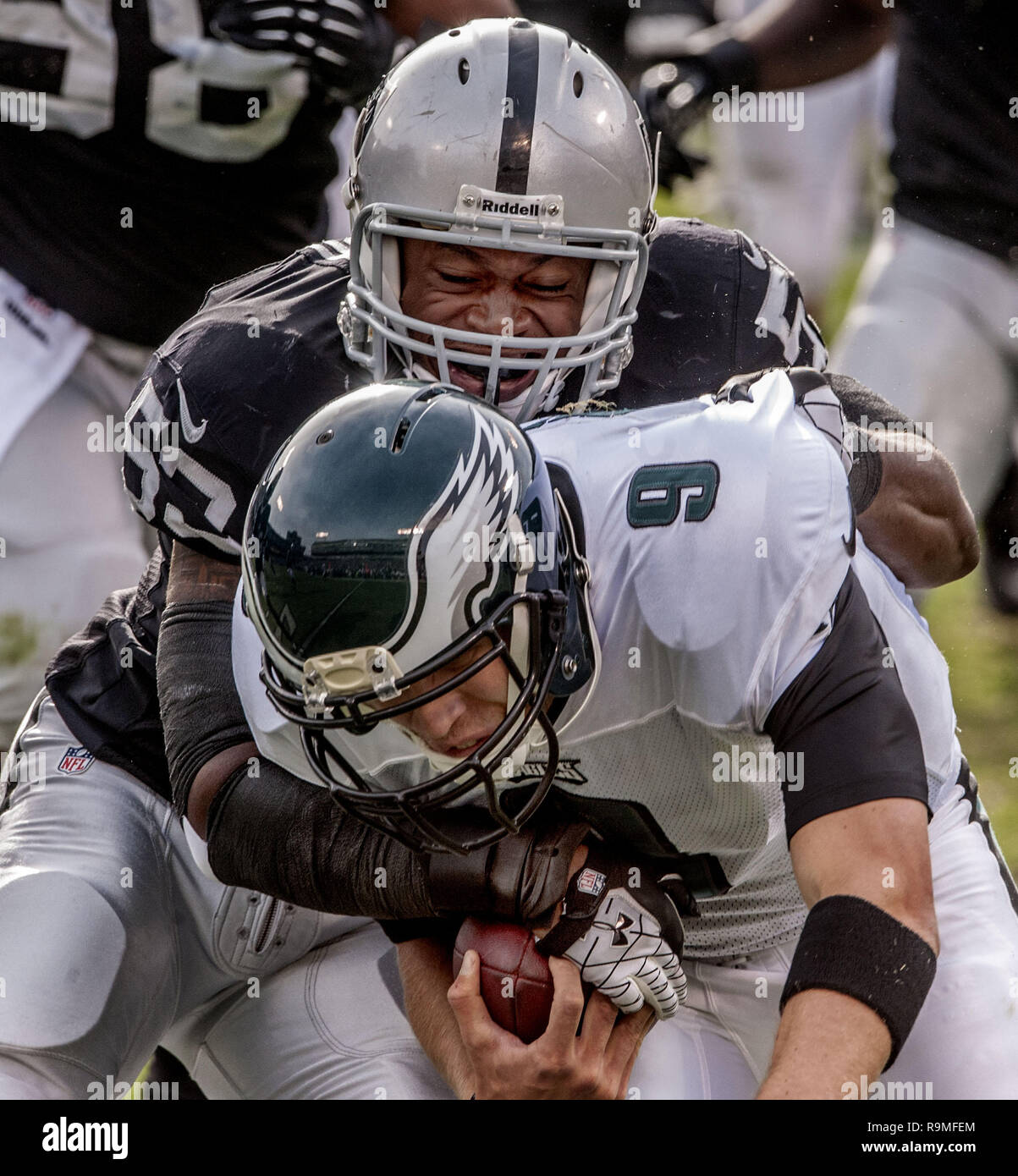 Philadelphia eagles middle linebacker hi-res stock photography and ...