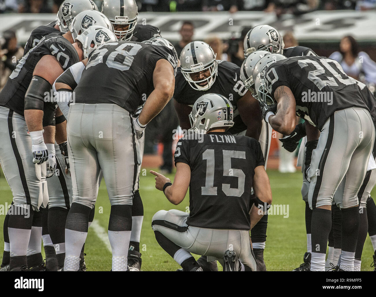 Dallas cowboys huddle hi-res stock photography and images - Alamy