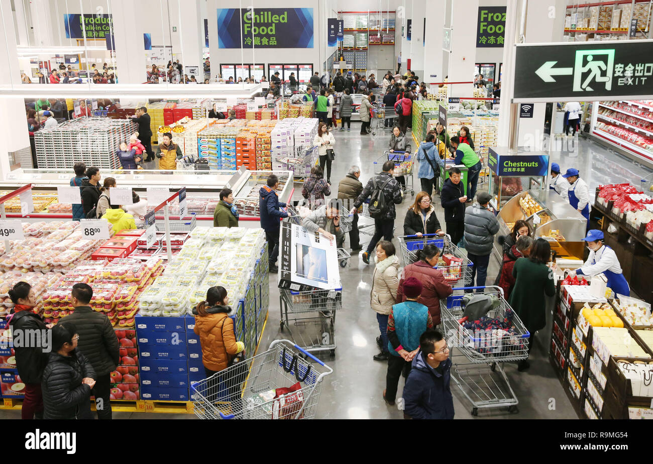 Walmart store china hi-res stock photography and images - Alamy