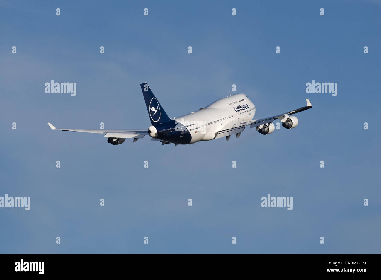 Richmond, British Columbia, Canada. 7th Dec, 2018. A Lufthansa Boeing ...