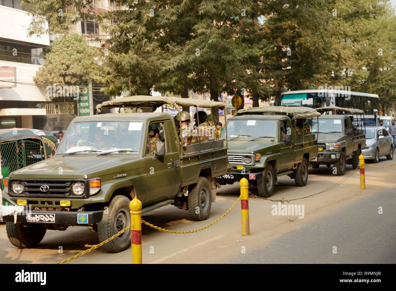 Dhaka, Bangladesh. 26th Dec, 2018. Vehicles with Army soldiers drive on ...