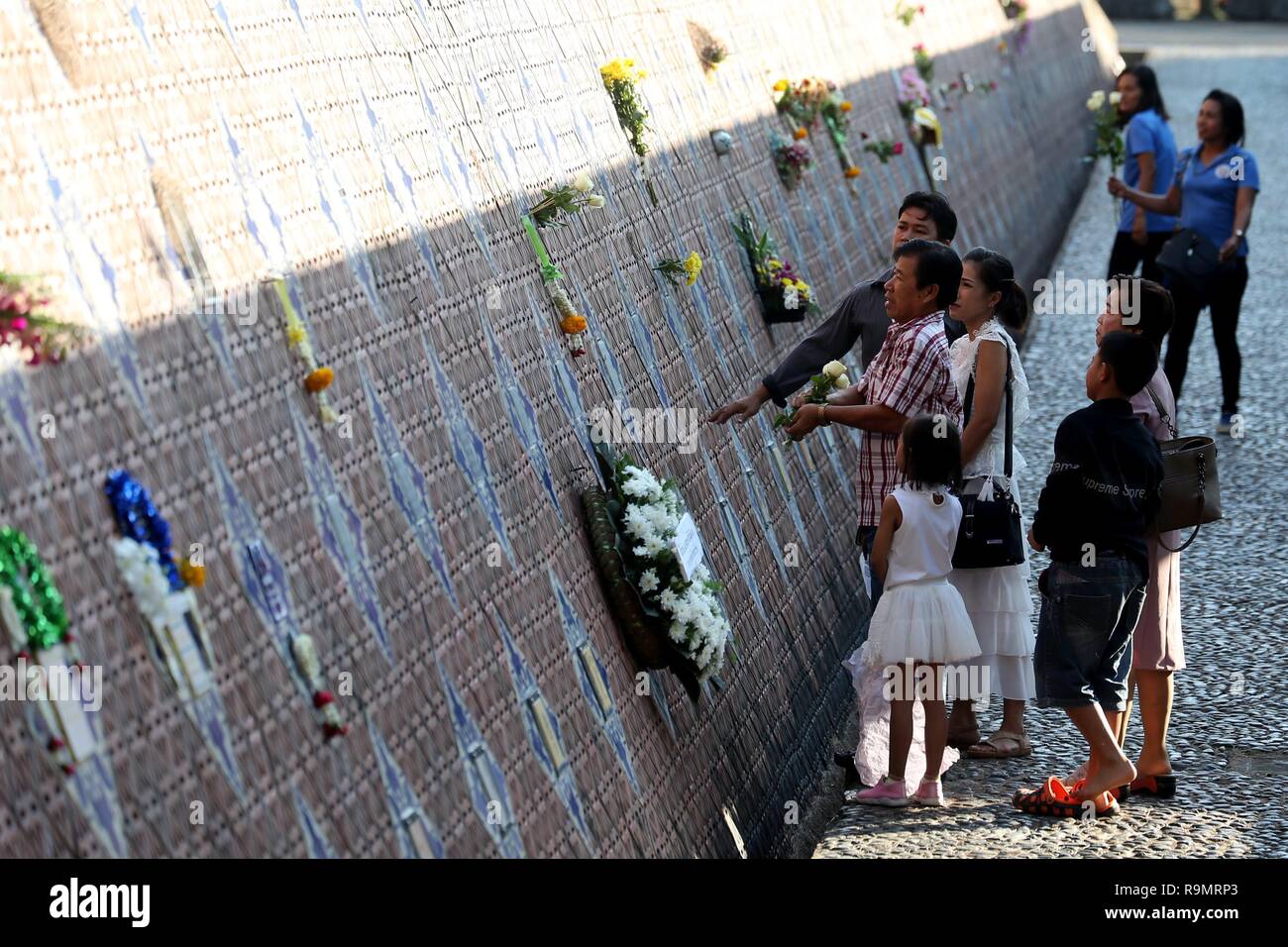 Indian ocean tsunami 2004 wave hi-res stock photography and images - Alamy