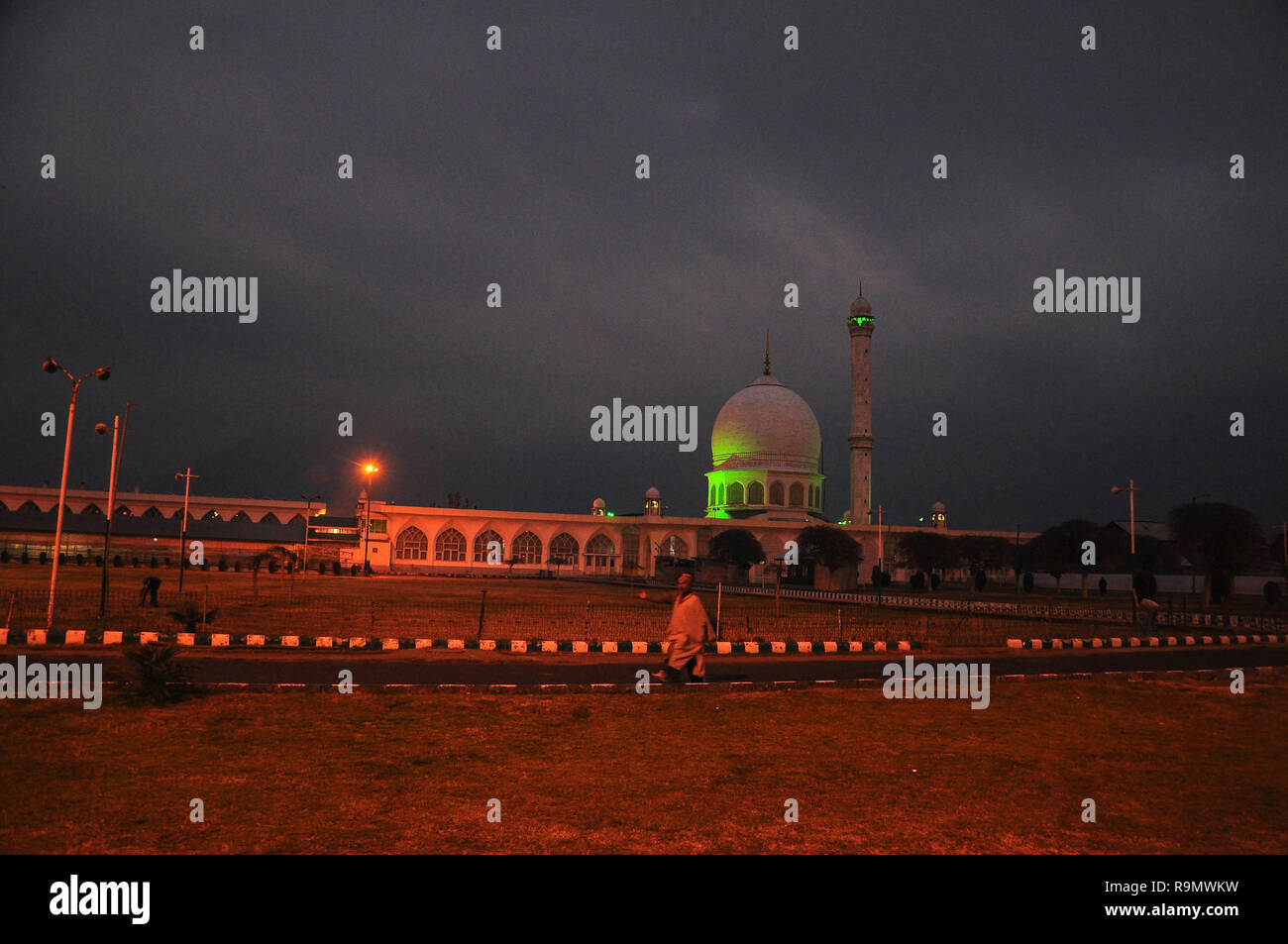 Hazratbal shrine hi-res stock photography and images - Alamy