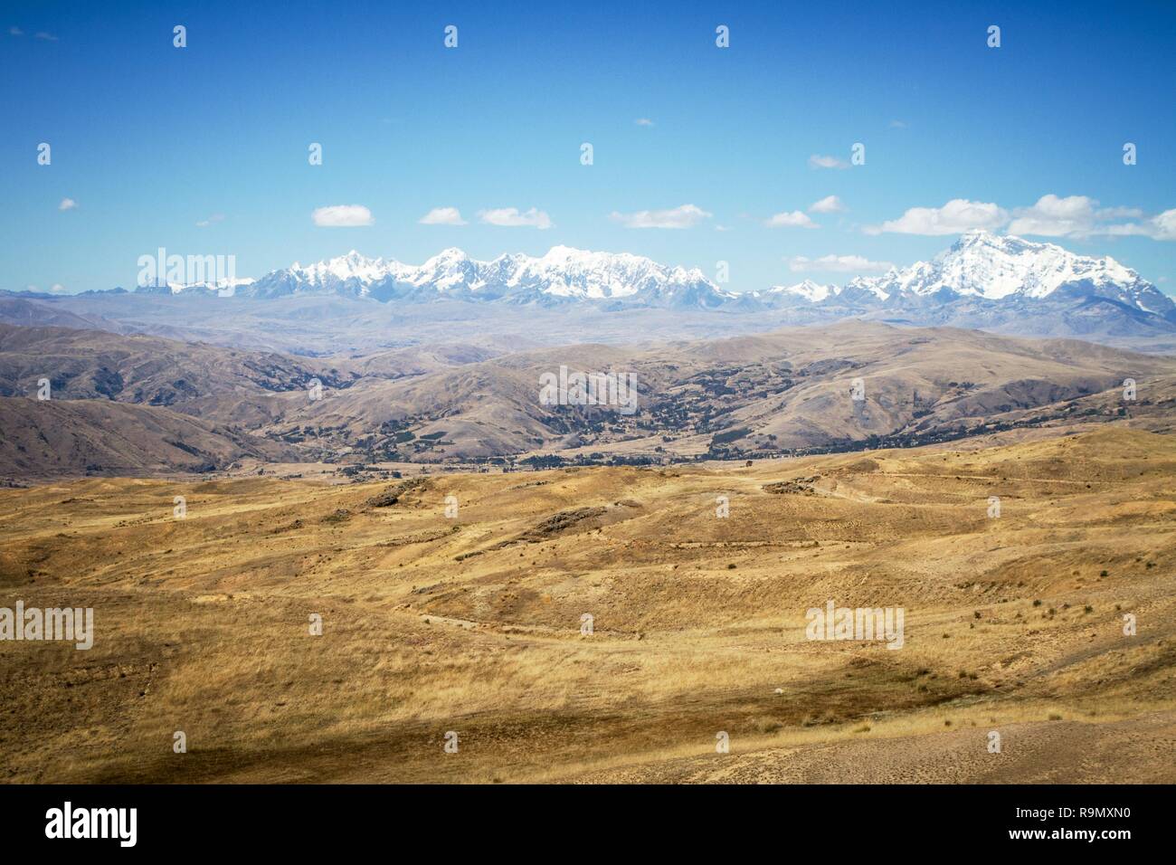 Cordillera andes peru hi-res stock photography and images - Alamy