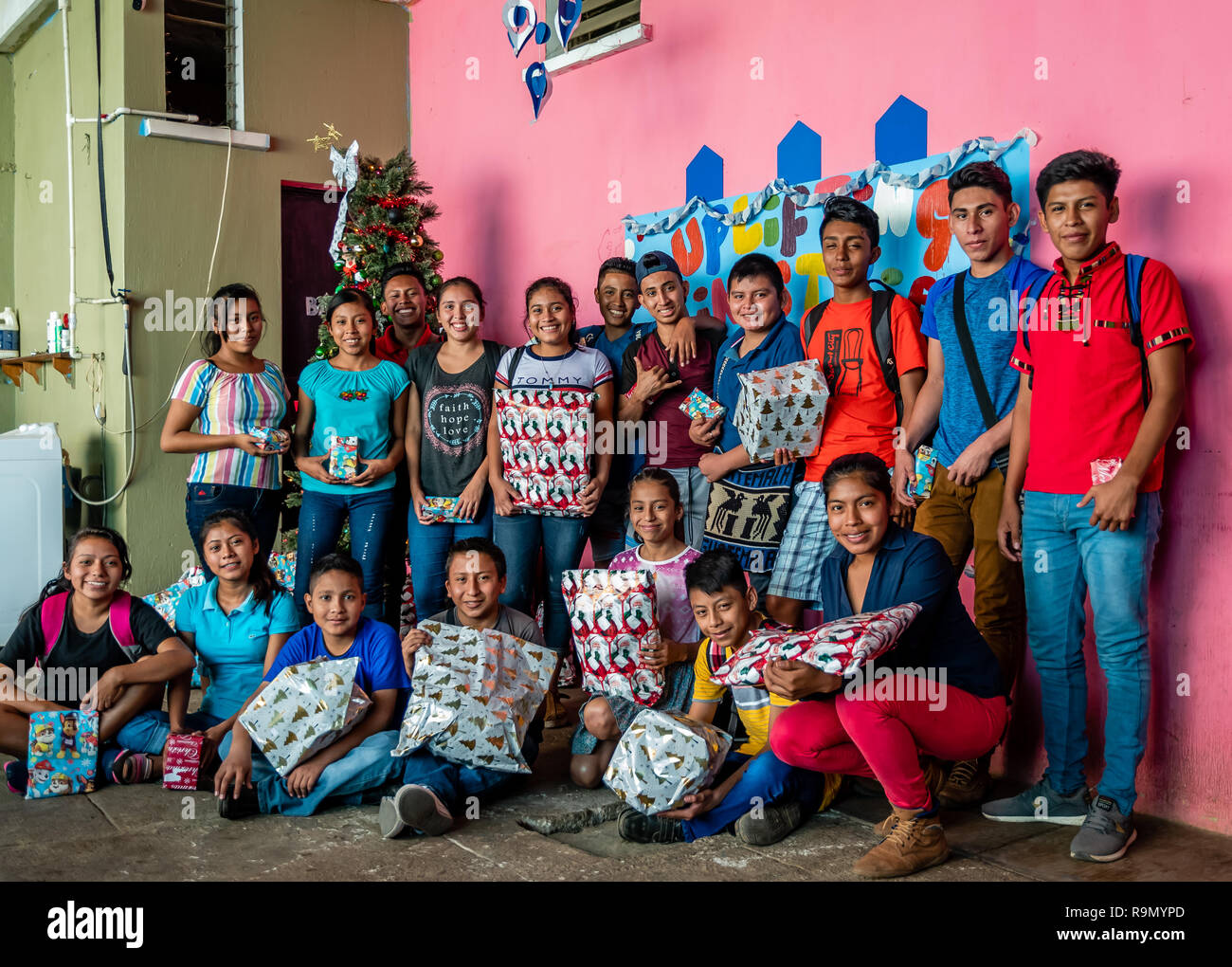 group photo of Guatemalan children with gifts at christmas time Stock ...