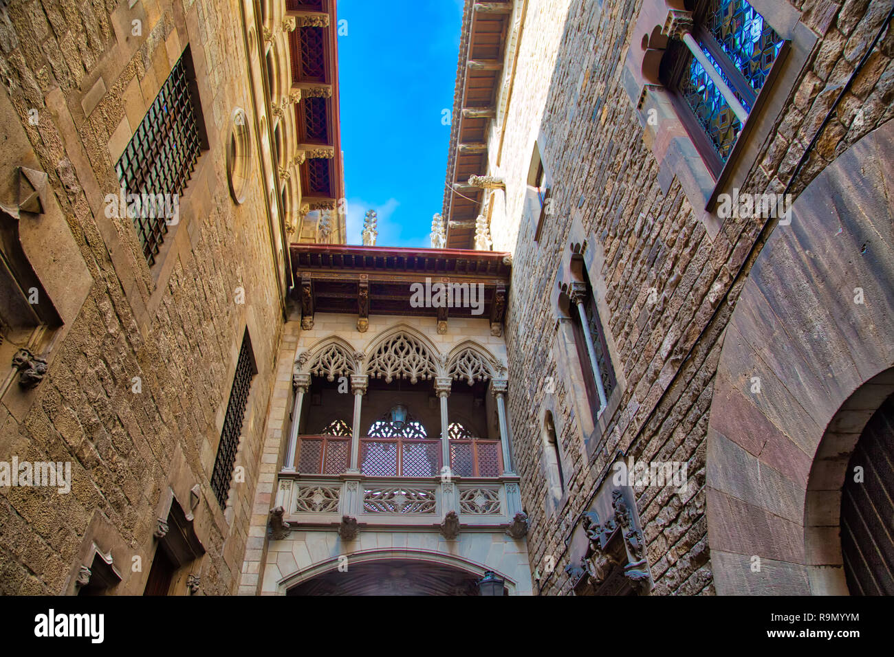 Cathedral of Barcelona, Famous Bridge of Sighs (Pont del Bisbe Stock ...