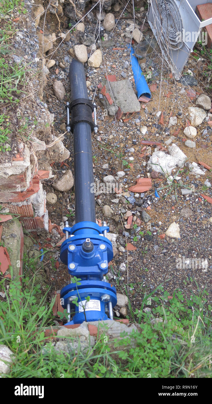Exposed Pipe Stock Photos & Exposed Pipe Stock Images - Alamy