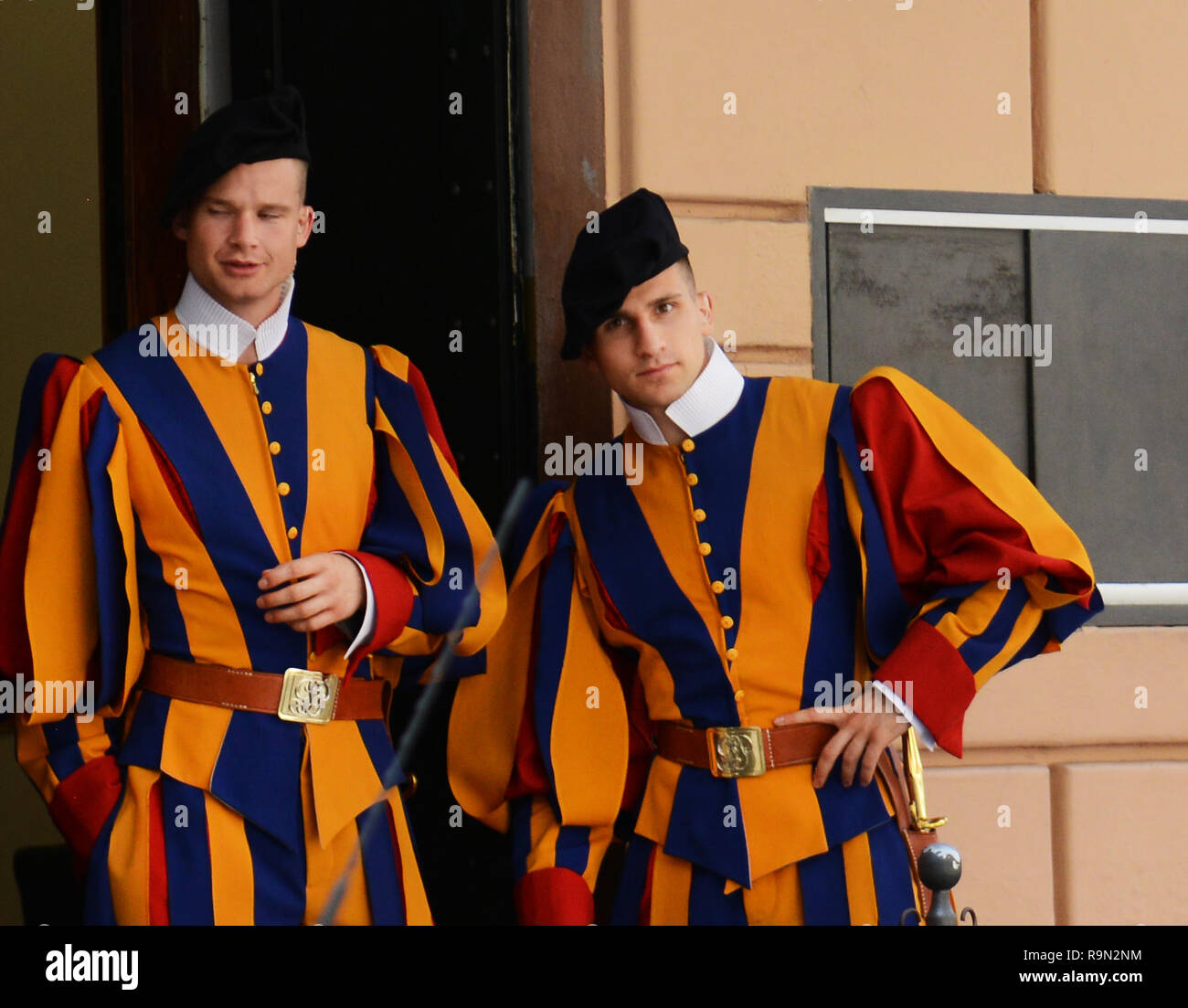The Pope Swiss guards in the Vatican city Stock Photo - Alamy