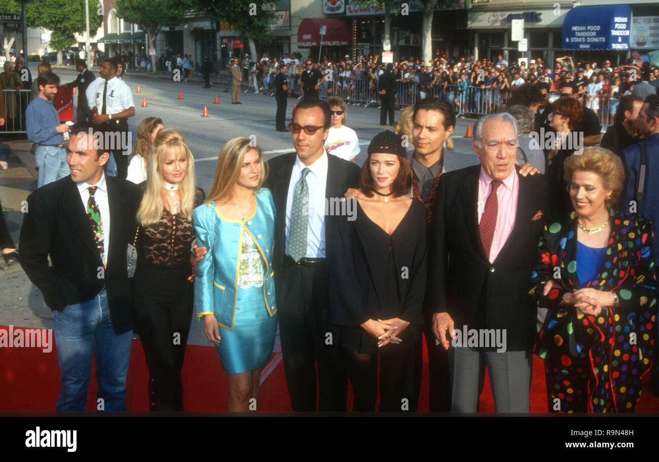 Sculptor lorenzo quinn hi-res stock photography and images - Alamy