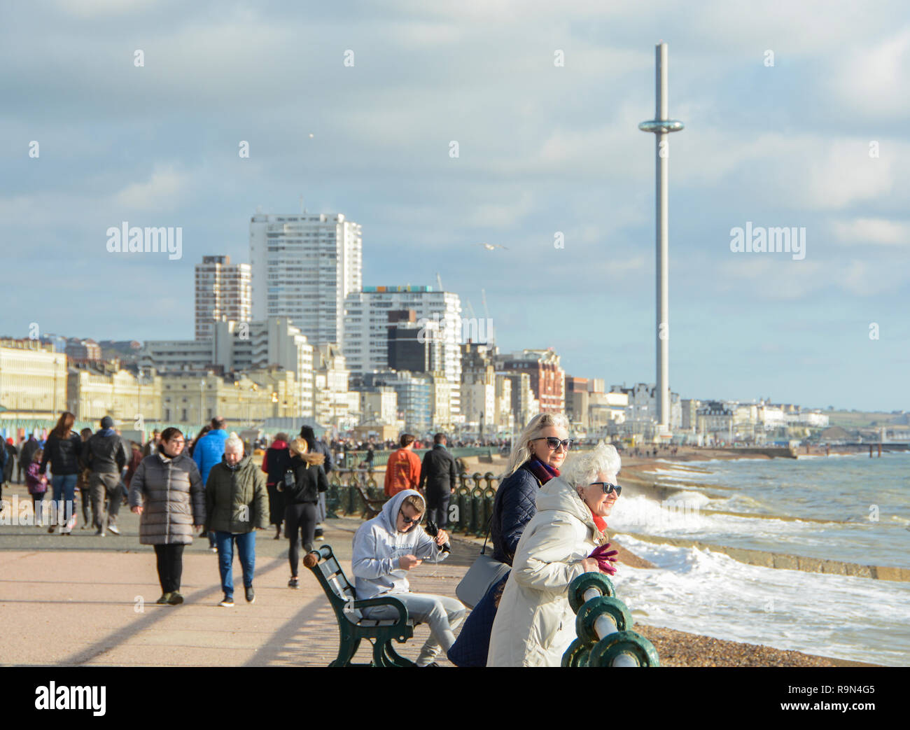Brighton seafront woman hi-res stock photography and images - Alamy
