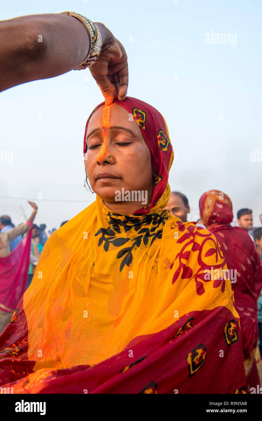 Vermilion on forehead hi-res stock photography and images - Alamy
